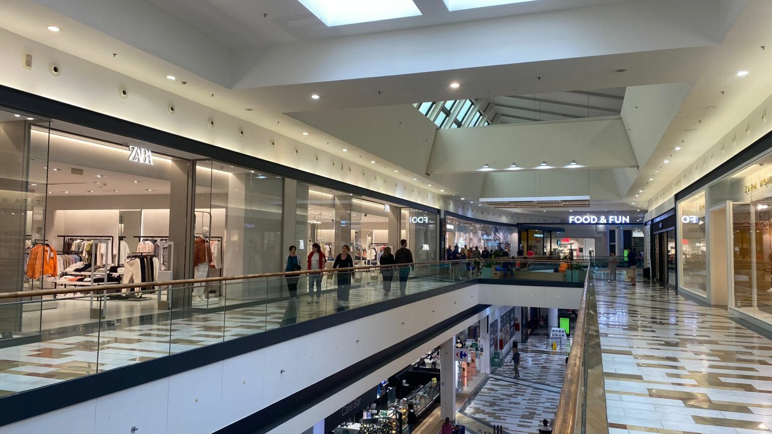 Shopping in the Portal de la Marina - Que ver en Denia